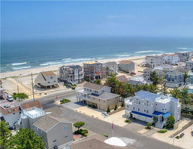 Style Vacation Homes by Louis Shaw